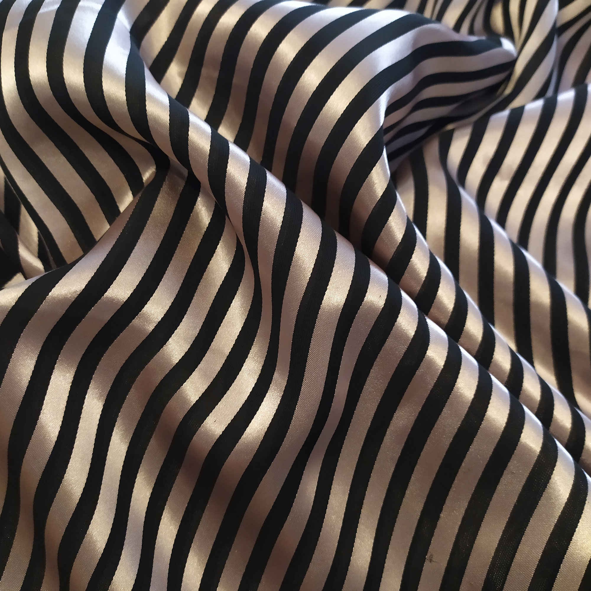 A world of sheer lines - DURO COÛTURE